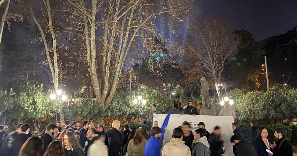 მერიამ სტუდენტებს 9 აპრილის ბაღში ტექნიკის შეტანისა და საზეიმო